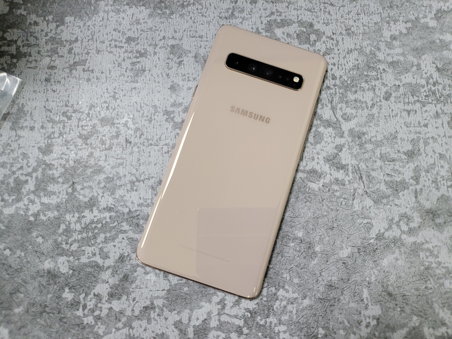 갤럭시S105G 골드색상 외관S급 27만원에 판매합니다 | 애플 | 중고나라