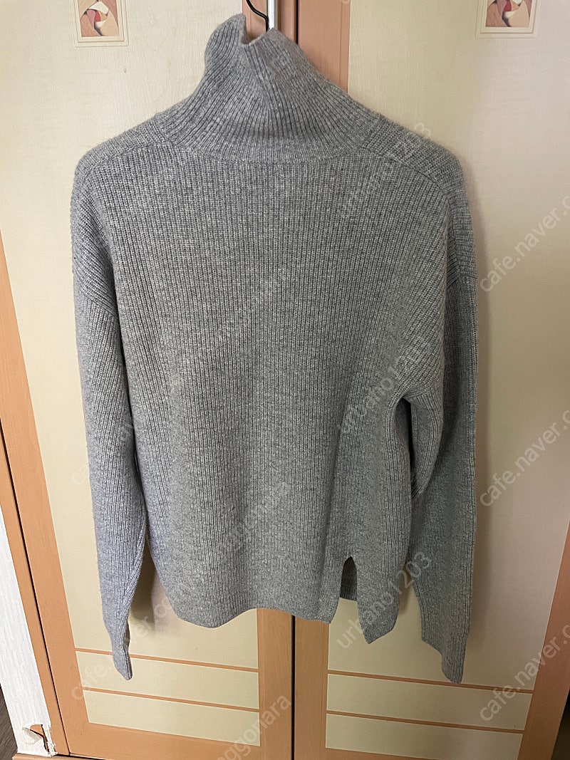 솔리드옴므 19FW 비대칭 절개 터틀넥 니트 48 팝니... | 티셔츠/캐쥬얼의류 | 중고나라