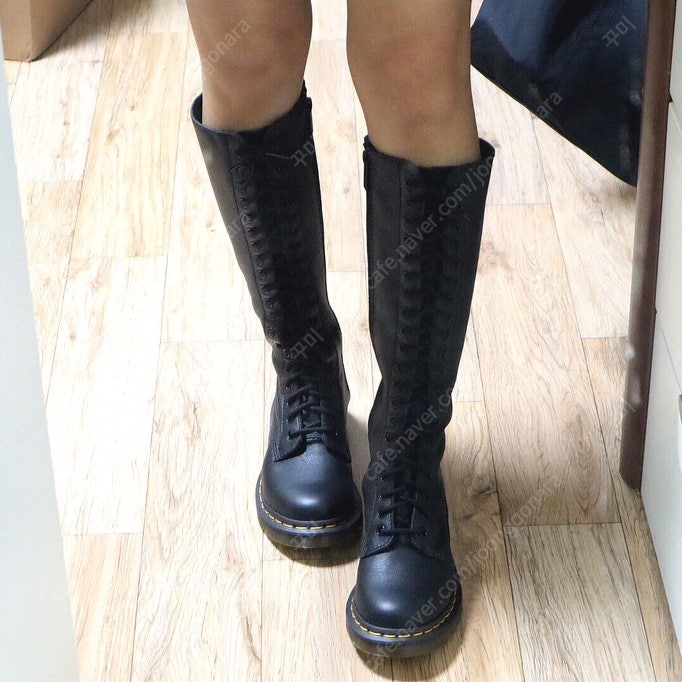 닥터마틴 20홀 1b60 롱부츠 Uk3(220) 사이즈... | 여성신발 | 중고나라