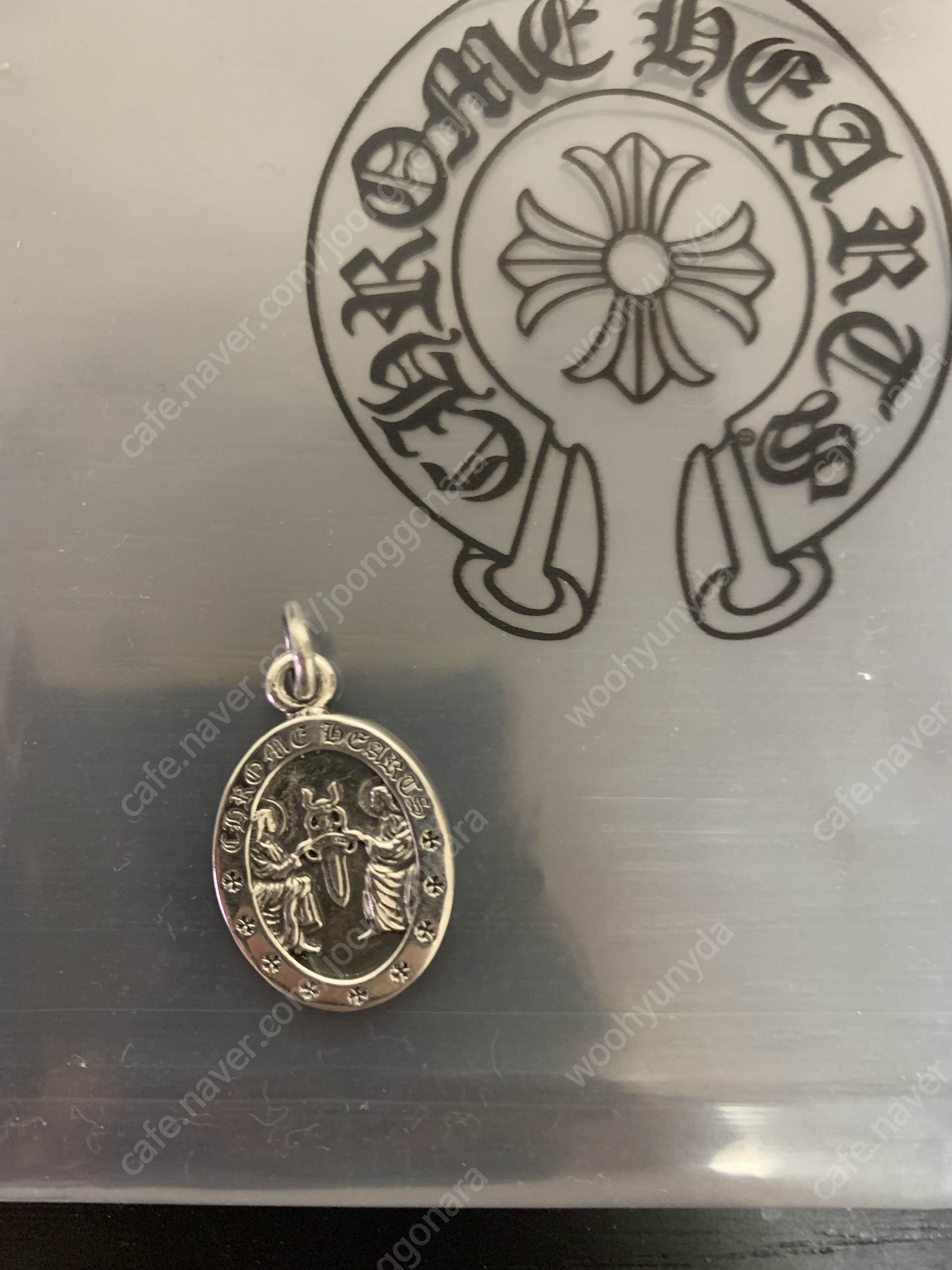 크롬하츠 엔젤 펜던트 목걸이 타원형 | 중고나라 카페에서 운영하는 공식 사이트