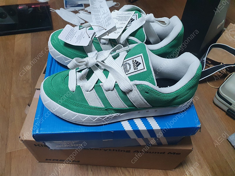 아디매틱 그린 265 UK8 새상품 판매합니다 | 남성신발 | 중고나라