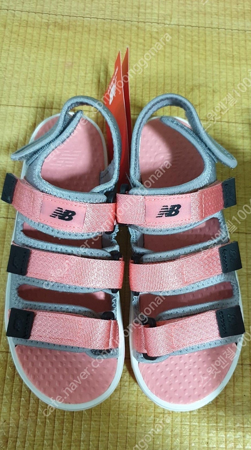 뉴발란스 키즈 샌들 사이즈210 새신발입니다 무료배송입 기타 유아동용품 중고나라