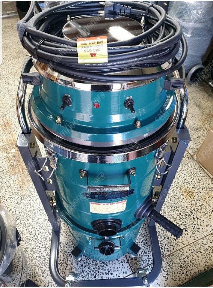 국산 2모터장착 2700w36마력 건습식겸용 산업용청소기 ~공장공업용산업현장물류창고 건설현장 면갈이청소기 사용