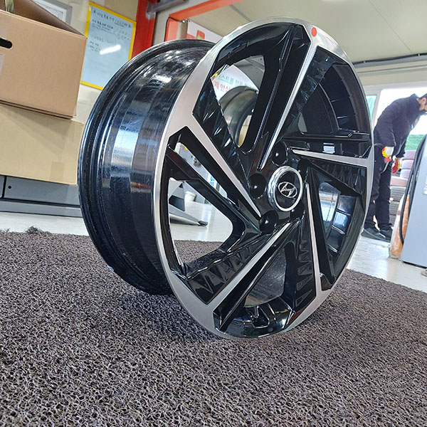 [판매] 아반떼 CN7 N라인 18인치 순정휠 판매합니... | 휠/타이어 | 중고나라