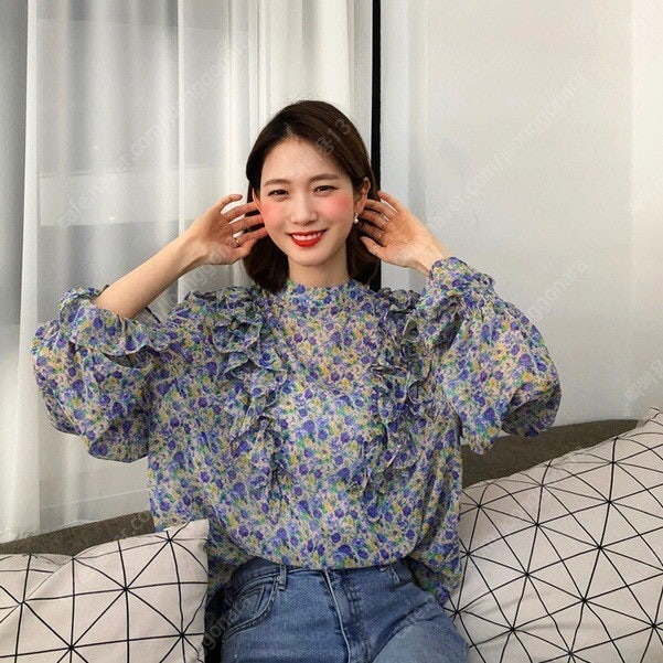 임블리 프릴 플라워 블라우스 티셔츠캐쥬얼의류 중고나라